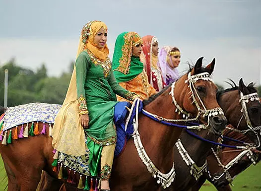 Dita Fond Tiz et Chelsea Daeva ont félicité la reine sur le jeu à Polo 98690_15