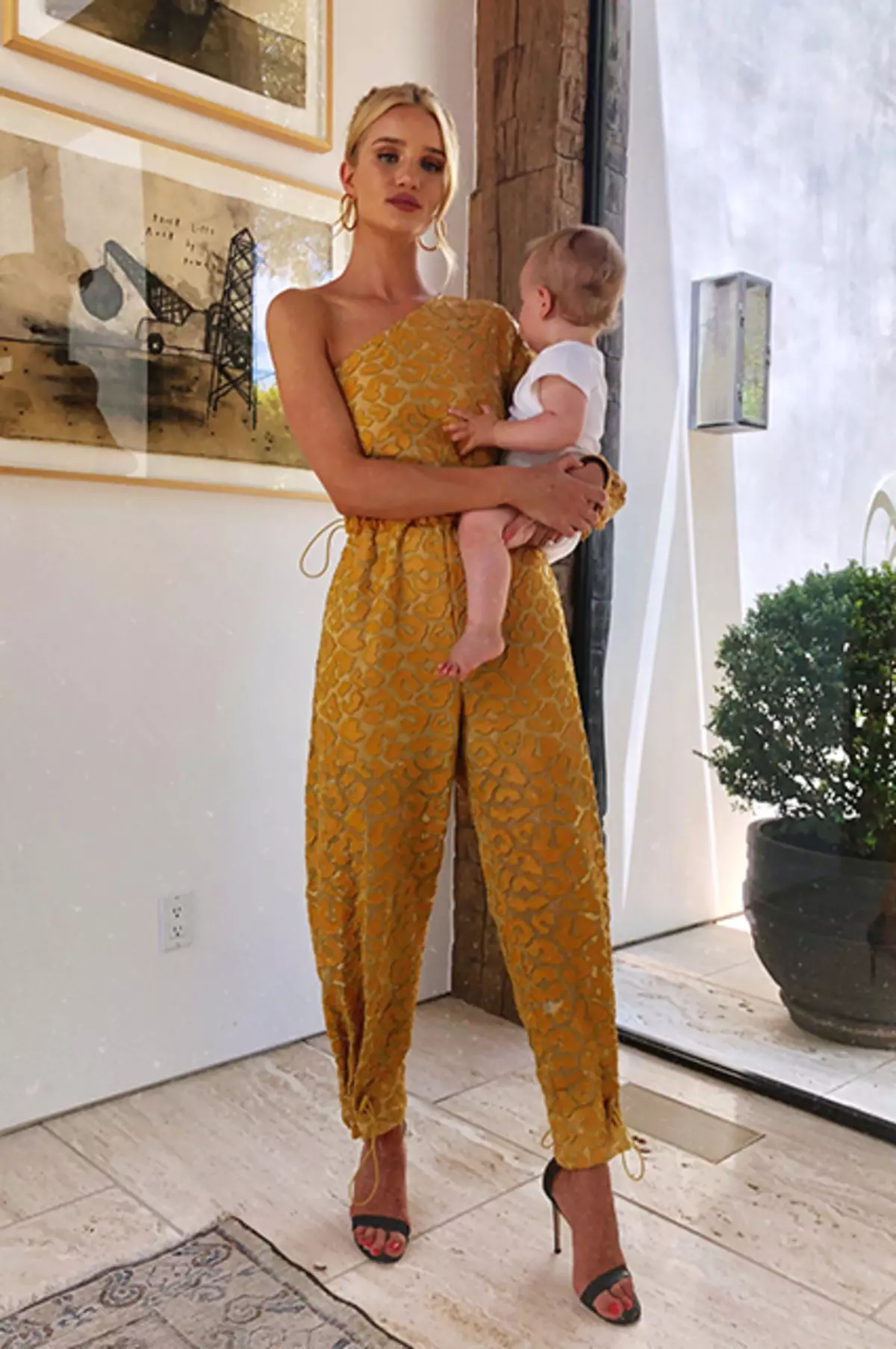 Rosie Huntington-Whiteley avec fils